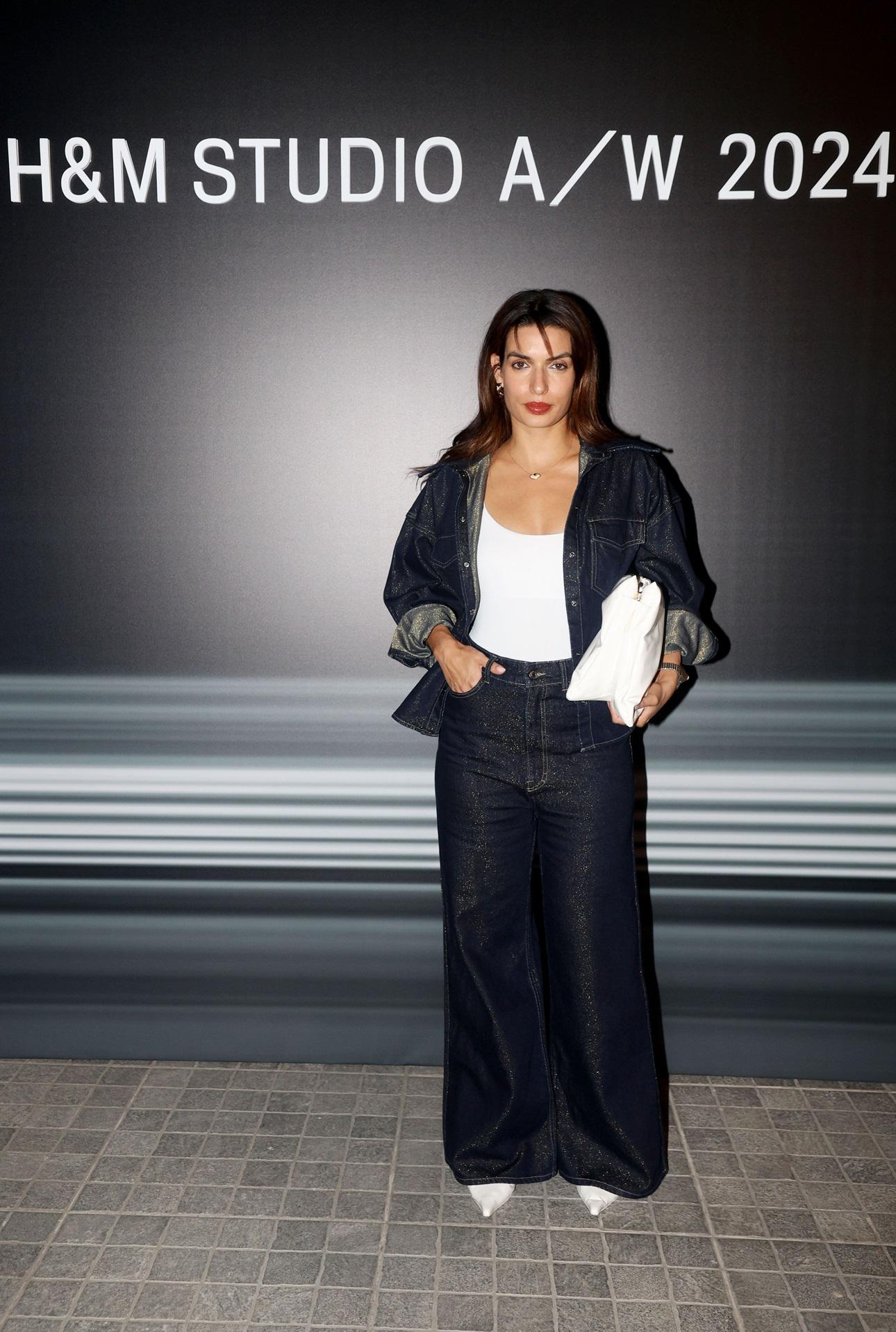 Σταματίνα Τσιμτσιλή: Η elegant εμφάνιση με oversized ζακέτα και λευκά slingbacks στο event του H ...